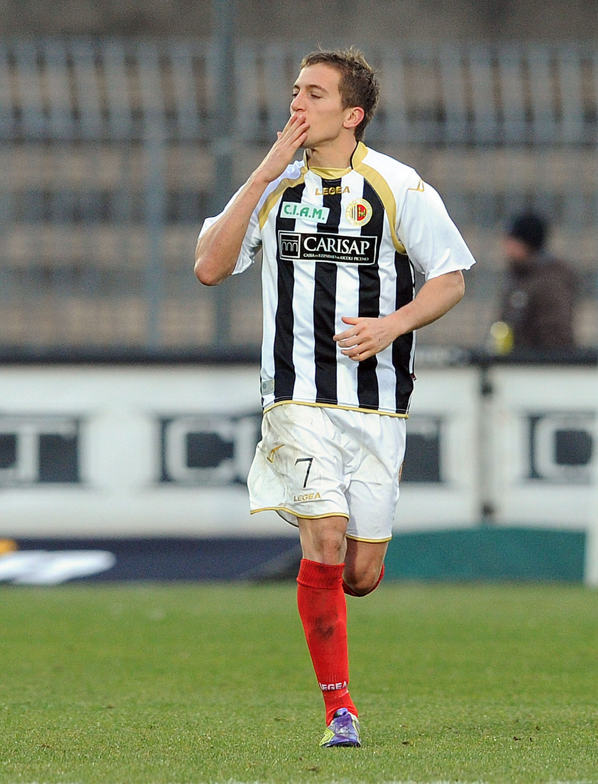 Lupoli dà l'addio al calcio: storia di un talento mai sbocciato | CplayNews